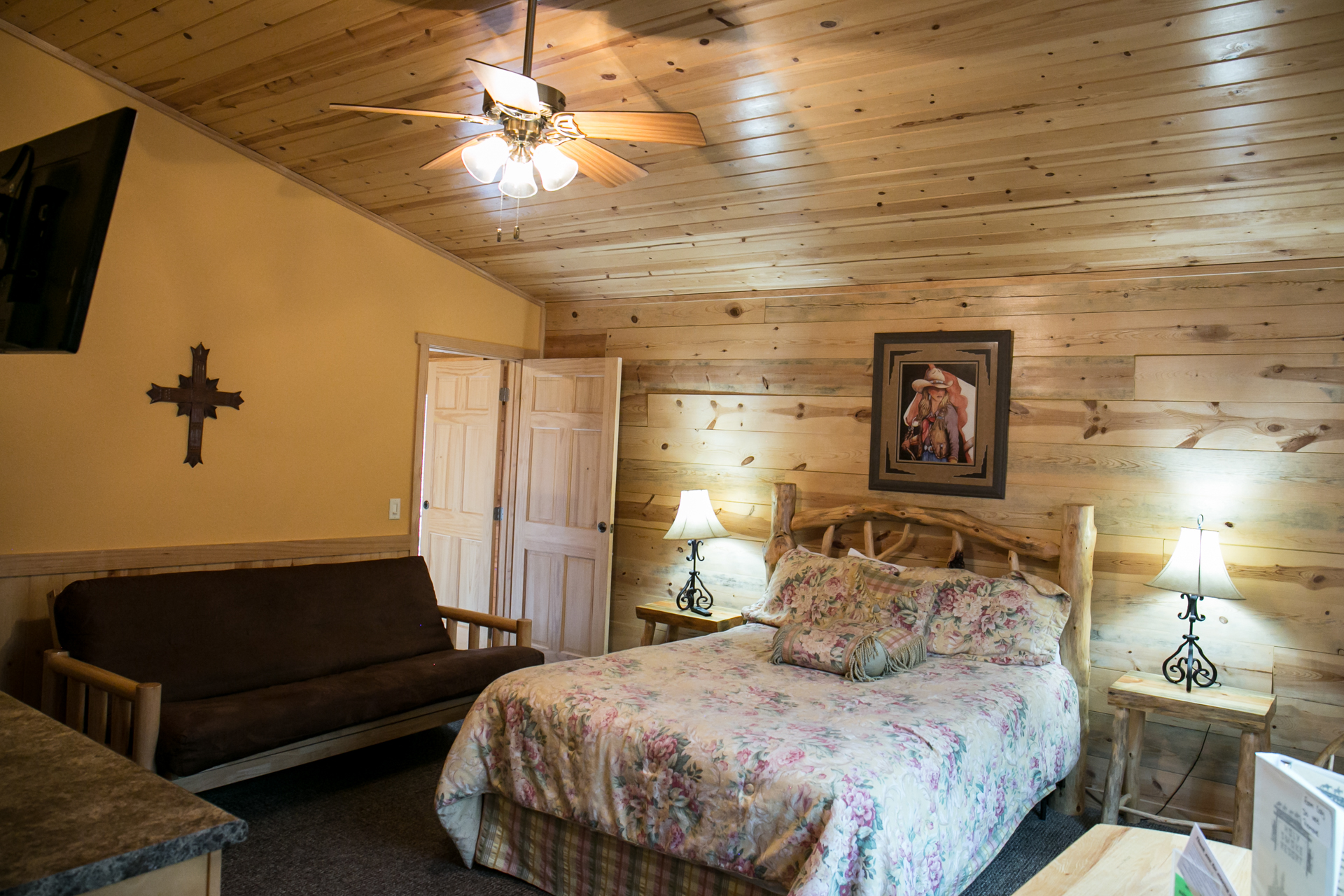 Cabins - Holy Smoke Resort