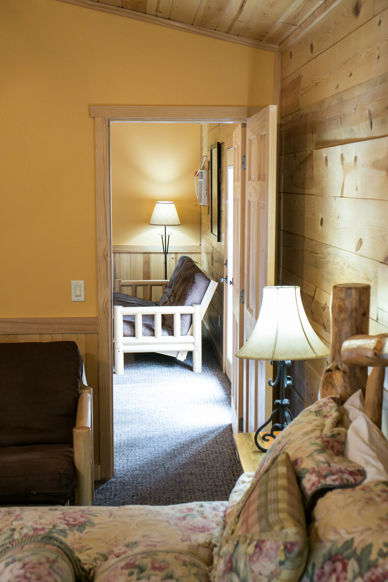 Cabins - Holy Smoke Resort