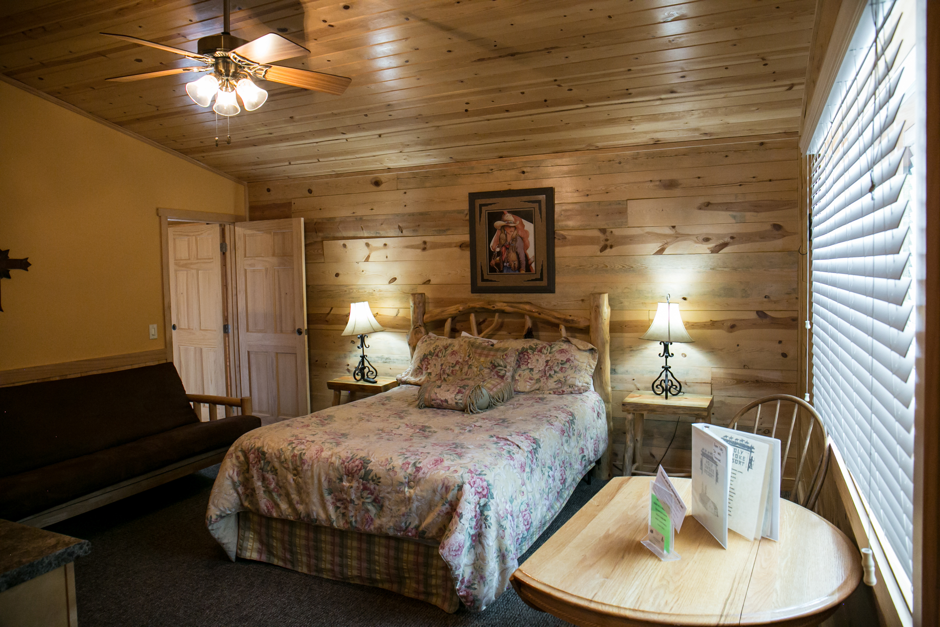 Cabins - Holy Smoke Resort